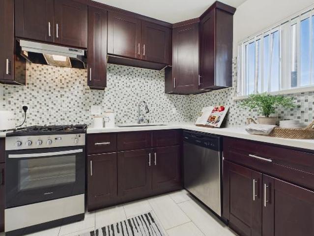 Studio, 1 bath, Apartment 11458 Burbank Boulevard
