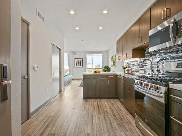 Studio, 1 bath, Apartment 11916 West Pico Boulevard