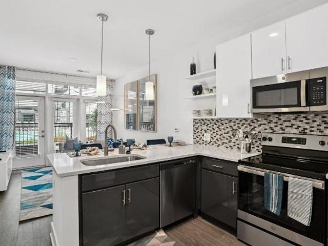 Studio, 1 bath, Apartment 1200 S Mint St