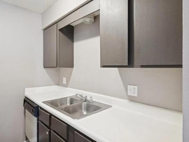 Studio, 1 bath, Apartment 1201 N Fretz Ave