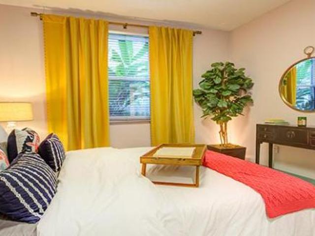 Studio, 1 bath, Apartment 120 W Wilson Ave
