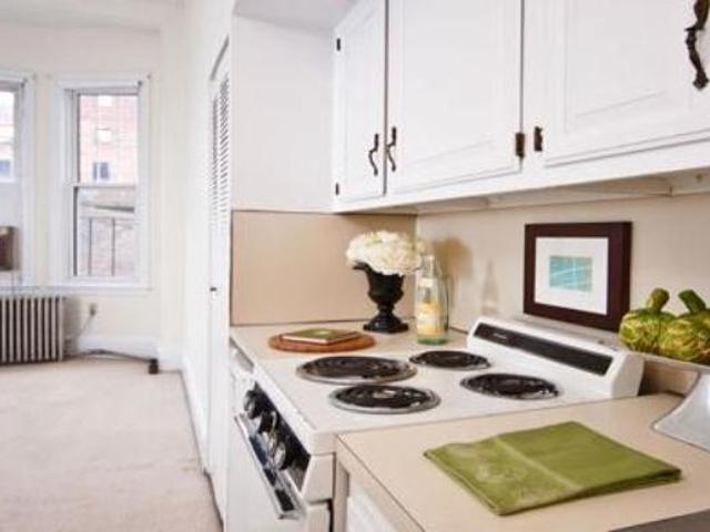 Studio, 1 bath, Apartment 1223 Beacon Street