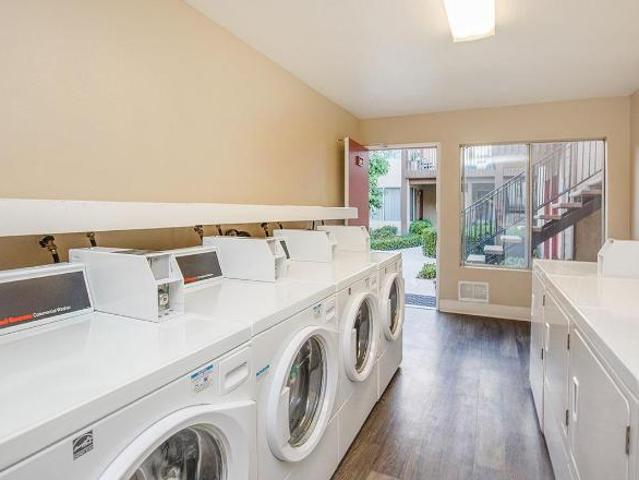 Studio, 1 bath, Apartment 1265 N Chrisden St
