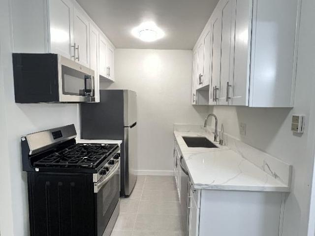 Studio, 1 bath, Apartment 12706 Venice Blvd