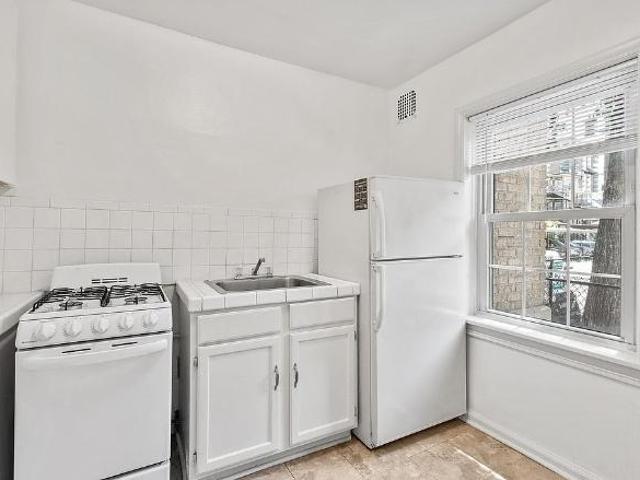Studio, 1 bath, Apartment 1284 North Logan Street