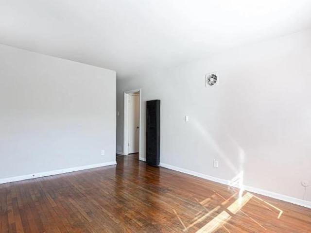 Studio, 1 bath, Apartment 1295 Donnelly Ave SW
