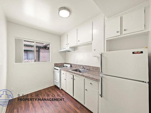 Studio, 1 bath, Apartment 13444 13460 Prairie Ave