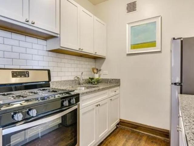 Studio, 1 bath, Apartment 1367 E 53rd St