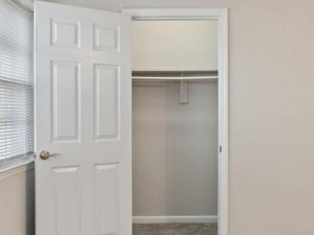 Studio, 1 bath, Apartment 1425 Eastcrest Dr