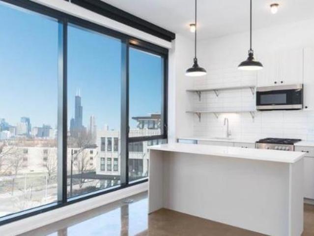 Studio, 1 bath, Apartment 1461 S Blue Island Ave