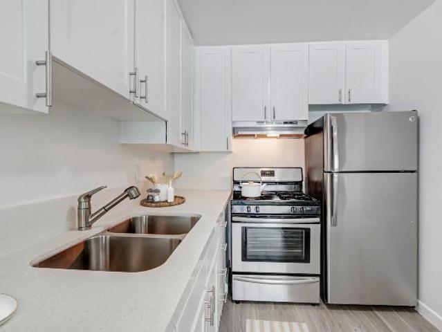 Studio, 1 bath, Apartment 15210 Sherman Way