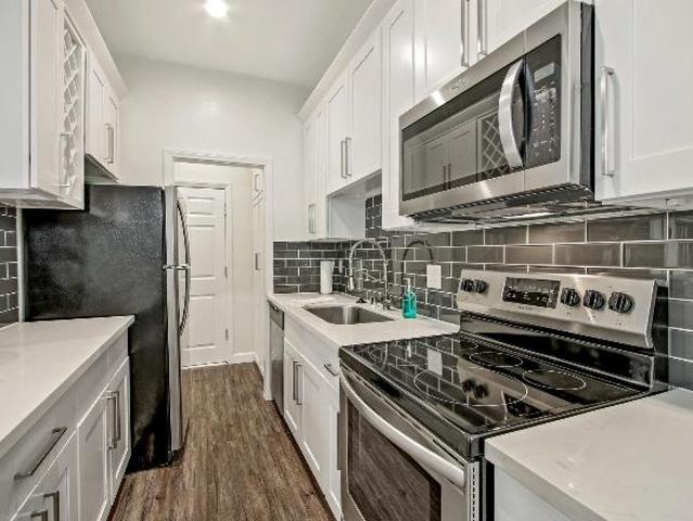 Studio, 1 bath, Apartment 15215 Victory Blvd