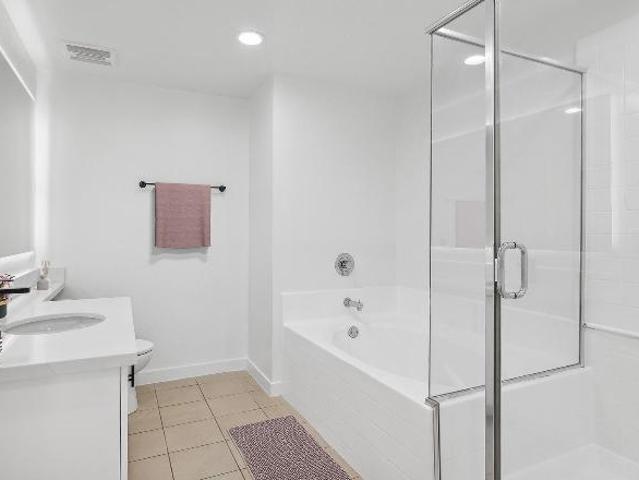 Studio, 1 bath, Apartment 1548 6th St