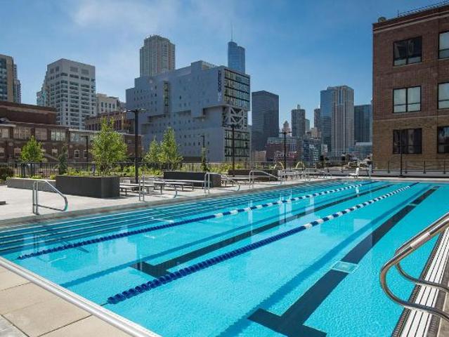 Studio, 1 bath, Apartment 165 W Superior St