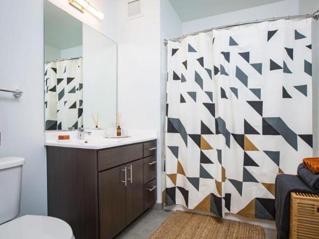 Studio, 1 bath, Apartment 165 W Superior St