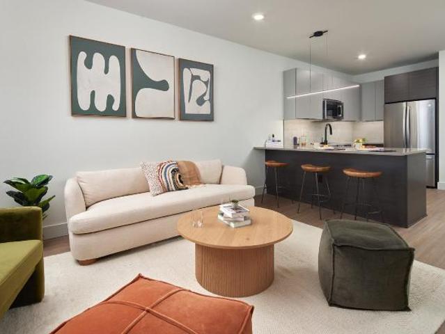 Studio, 1 bath, Apartment 1700 North Howard Street