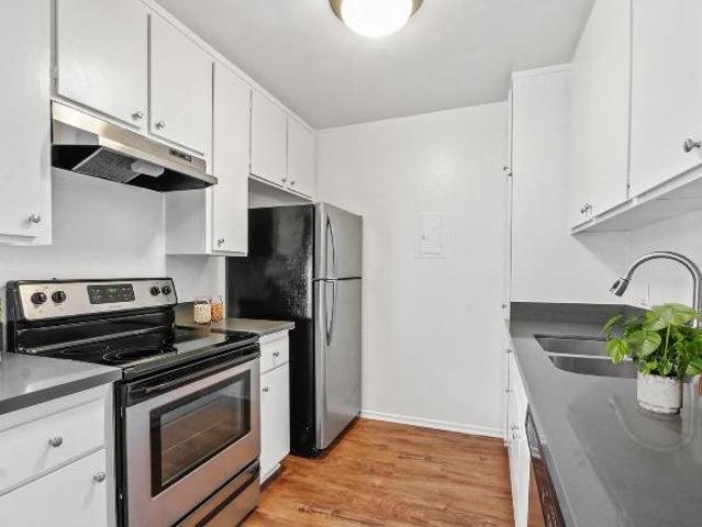 Studio, 1 bath, Apartment 1737 Stoner Ave