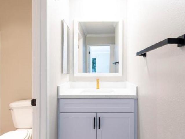 Studio, 1 bath, Apartment 1738 N Canyon Dr