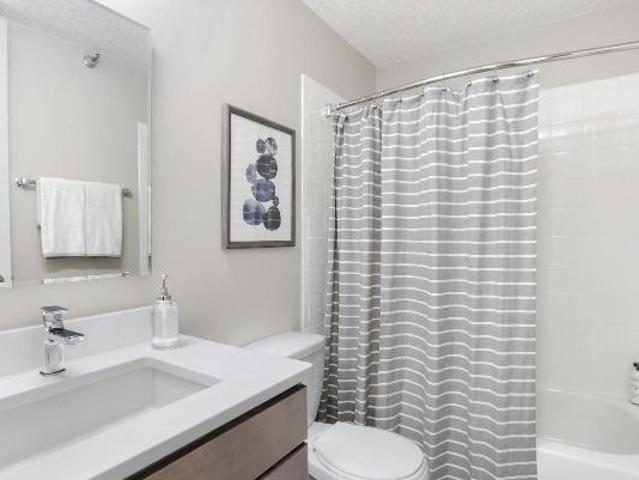 Studio, 1 bath, Apartment 1730 N Clark St