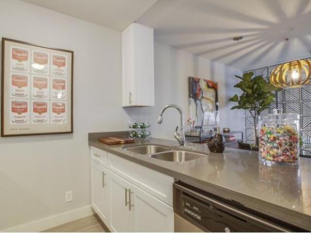 Studio, 1 bath, Apartment 1745 North Wilcox Ave
