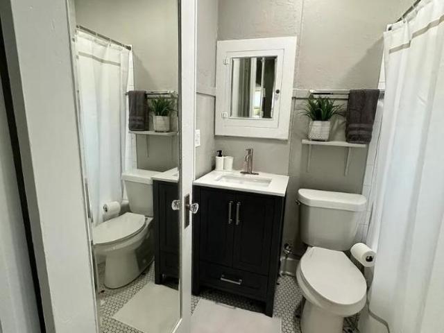 Studio, 1 bath, Apartment 1805 N Gatewood Ave