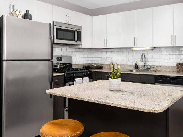 Studio, 1 bath, Apartment 180 N Jefferson St