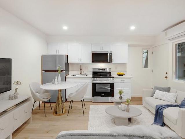 Studio, 1 bath, Apartment 1810 S Bentley Ave