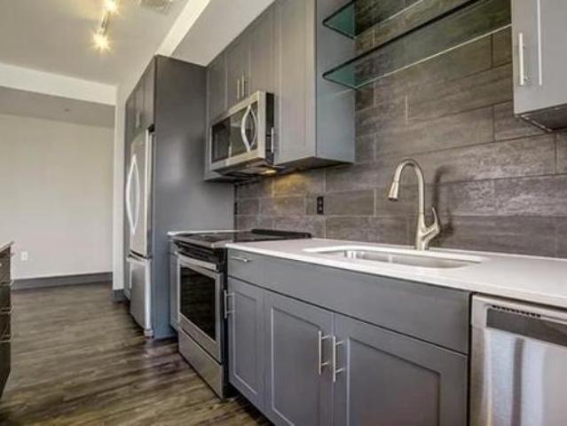 Studio, 1 bath, Apartment 1900 Pacific Ave