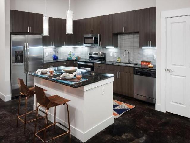 Studio, 1 bath, Apartment 1945 Bennett Avenue