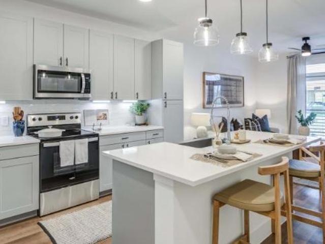 Studio, 1 bath, Apartment 2001 E 4th St