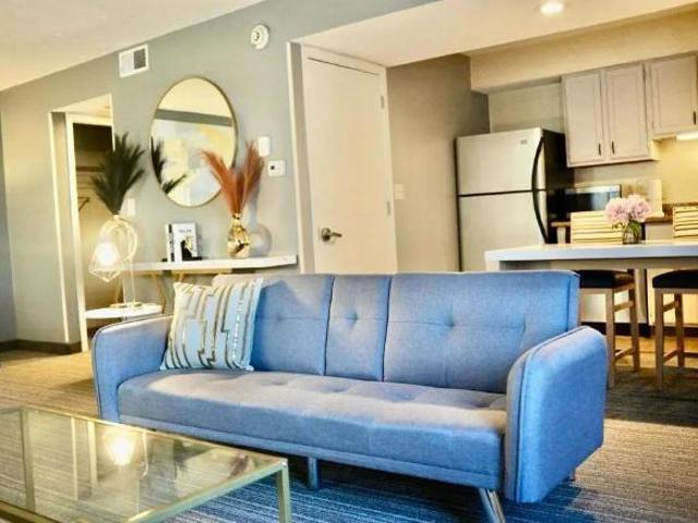 Studio, 1 bath, Apartment 2001 S Highland Ave