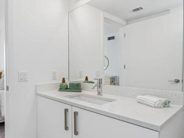 Studio, 1 bath, Apartment 200 NE 1st Ave