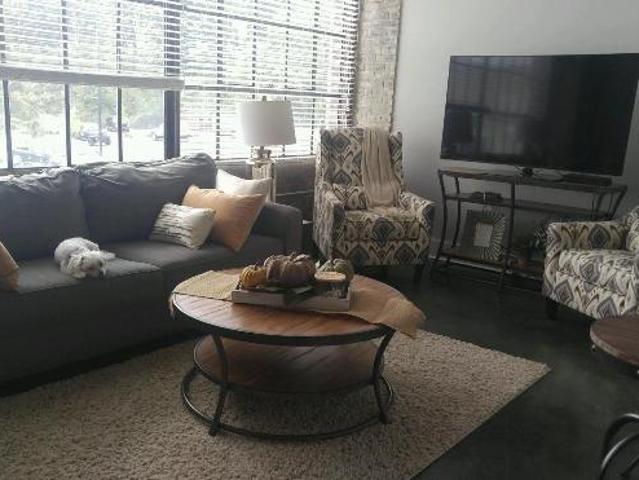 Studio, 1 bath, Apartment 201 E Center St