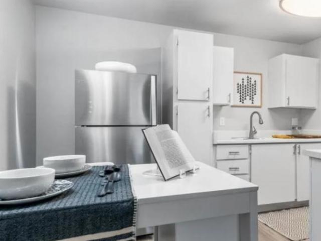 Studio, 1 bath, Apartment 2025 W Indian School Rd