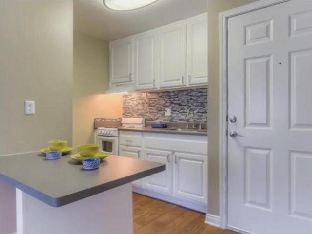 Studio, 1 bath, Apartment 20211 Sherman Way