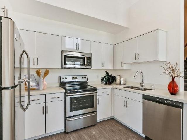 Studio, 1 bath, Apartment 215 N Maryland