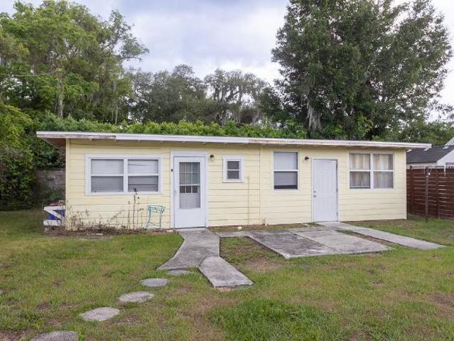 Studio, 1 bath, Apartment 220 North Adelle Avenue