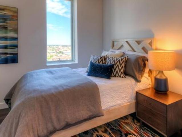 Studio, 1 bath, Apartment 220 W Illinois Street