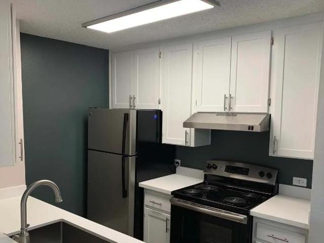 Studio, 1 bath, Apartment 2235 W Broadway