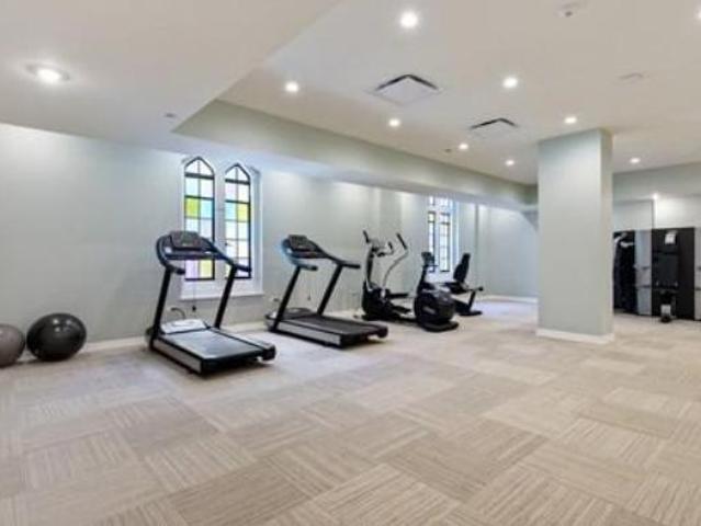 Studio, 1 bath, Apartment 2231 E 67th St