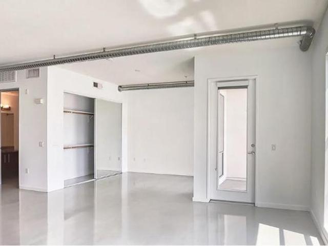 Studio, 1 bath, Apartment 225 Long Beach Blvd