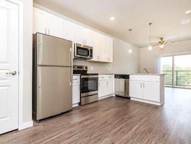 Studio, 1 bath, Apartment 22 N Spruce St