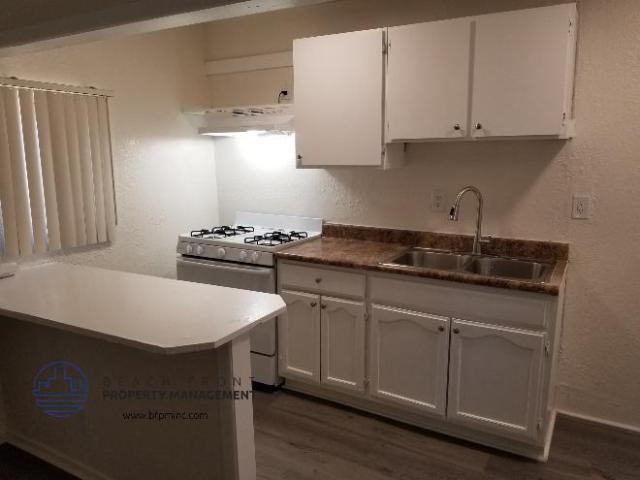 Studio, 1 bath, Apartment 2305 Lemon Ave