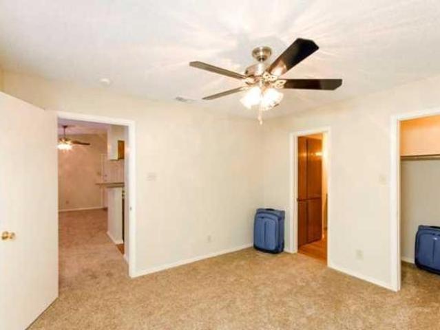 Studio, 1 bath, Apartment 2411 I 35 East South