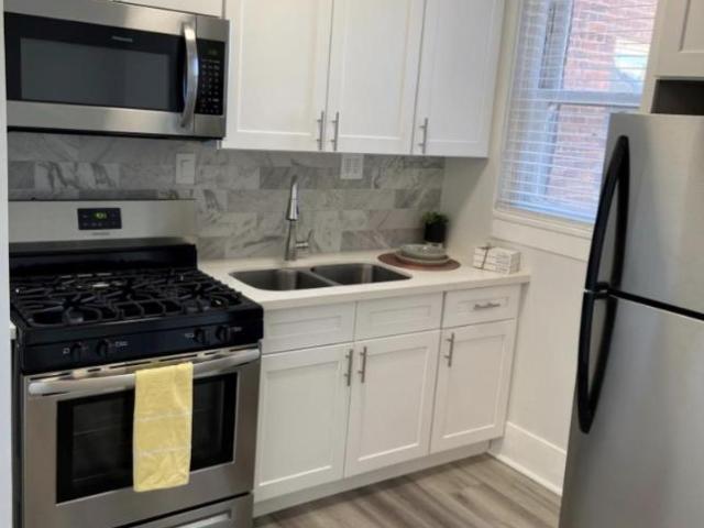 Studio, 1 bath, Apartment 2424 Wilshire Boulevard