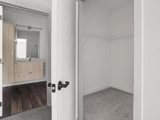 Studio, 1 bath, Apartment 250 Plaza Cir