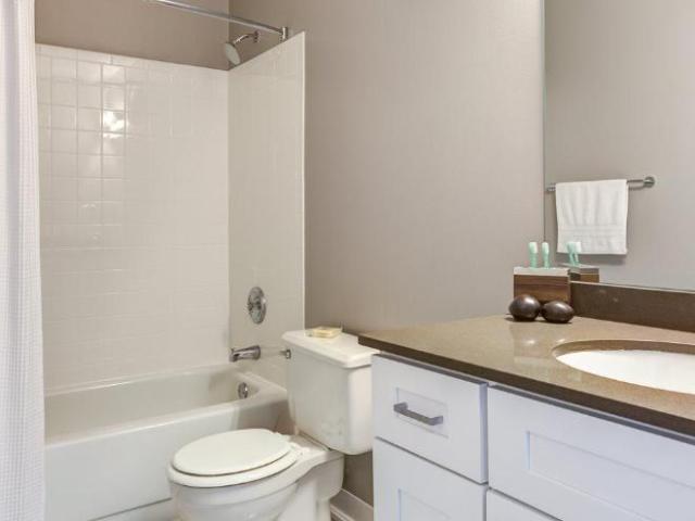 Studio, 1 bath, Apartment 2555 N Clark St