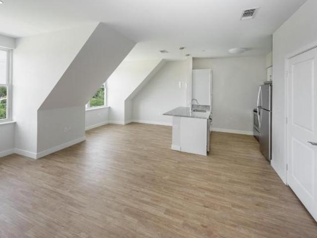 Studio, 1 bath, Apartment 25 Commercial Street