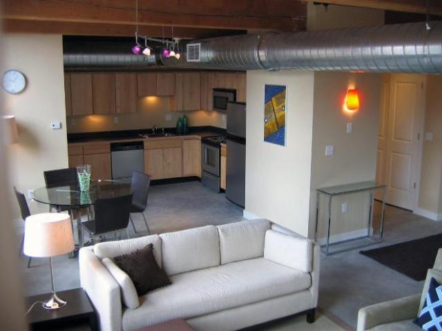 Studio, 1 bath, Apartment 25 Locust Street
