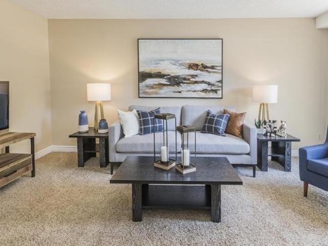 Studio, 1 bath, Apartment 25 Sommerlyn Road